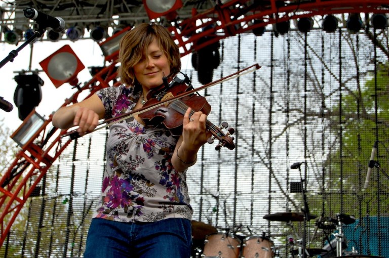 Sara Watkins Is Reviving Her Roots - American Songwriter