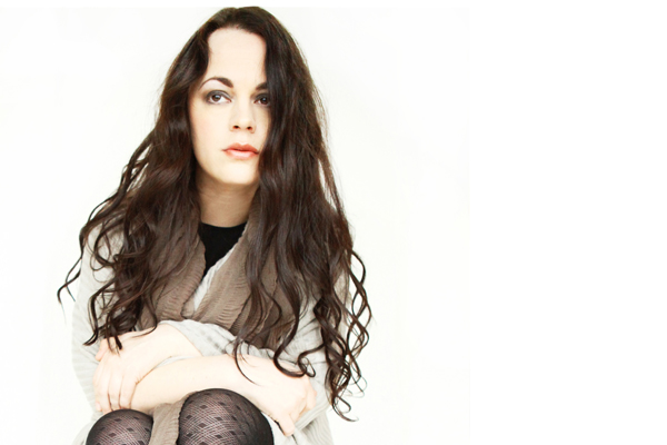 Video Premiere: Mindy Smith, "Closer" - American Songwriter