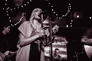 Discover Concert Series with Elenowen, Devon Gilfillian and Quinn Erwin ...