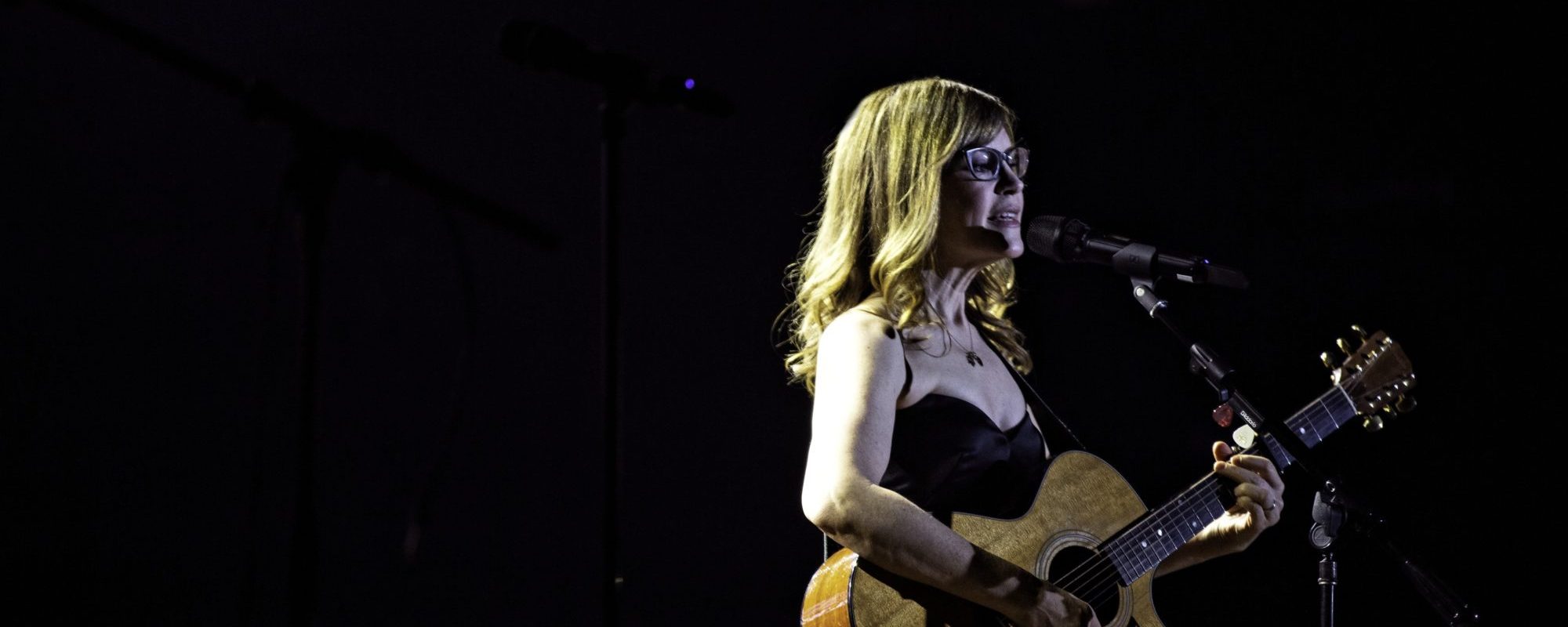 Catching Up With “Stay (I Missed You)” Singer Lisa Loeb - American ...