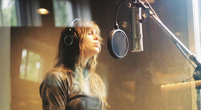 Daily Discovery: Taylor Noelle Drops "What Can I Do" - American Songwriter