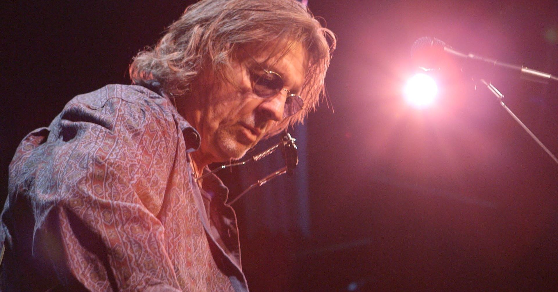 Dirk Hamilton Makes a Point of Persevering - American Songwriter