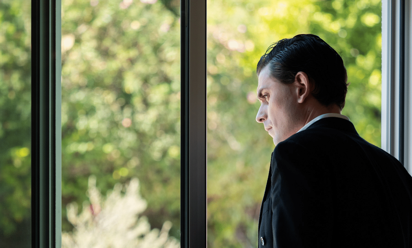 Luke Elliot Premieres Matured Single, “All On Board” - American Songwriter