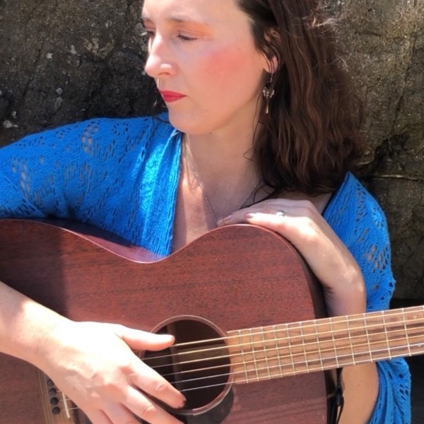 Jo James Wants You to Drop What You’re Doing And “Love Right Now”