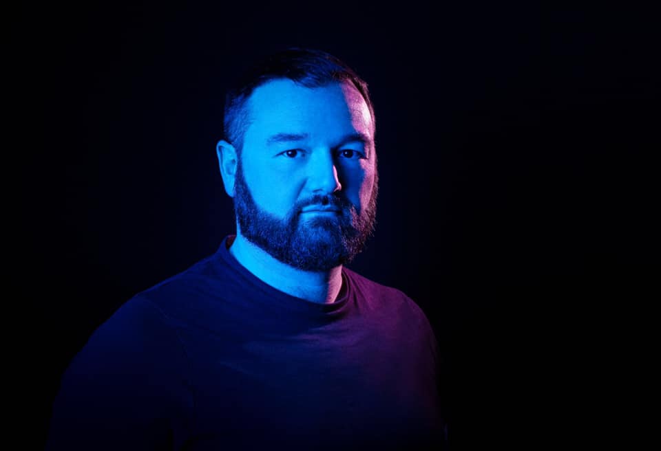 Maddox Jones Premieres, Discusses New Single, "Headspace"