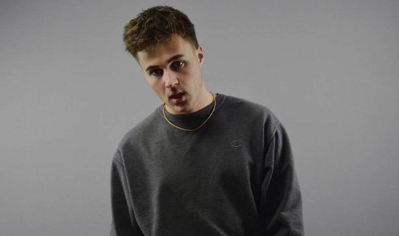 Munn Re-releases Regrets on “I Lost Myself” - American Songwriter