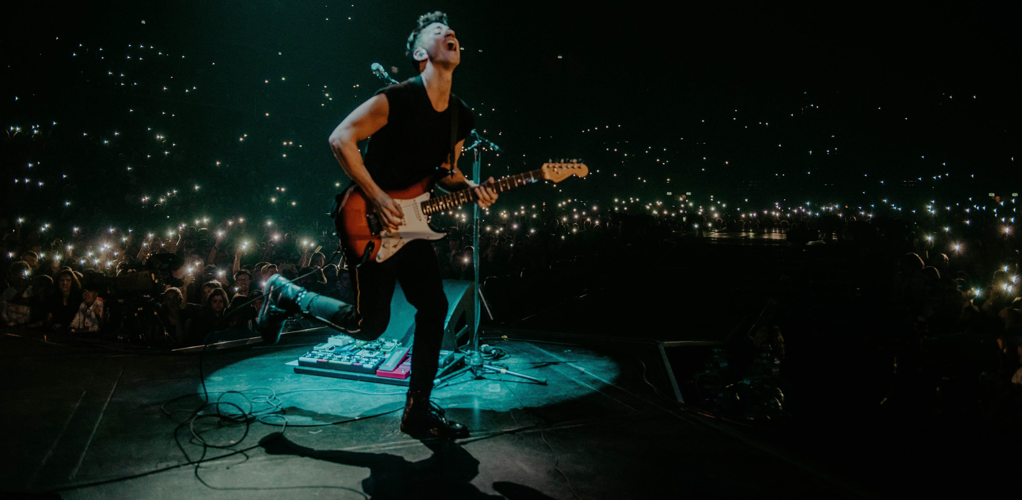 Des Rocs is Hell-bent on Resuscitating Rock N’ Roll - American Songwriter