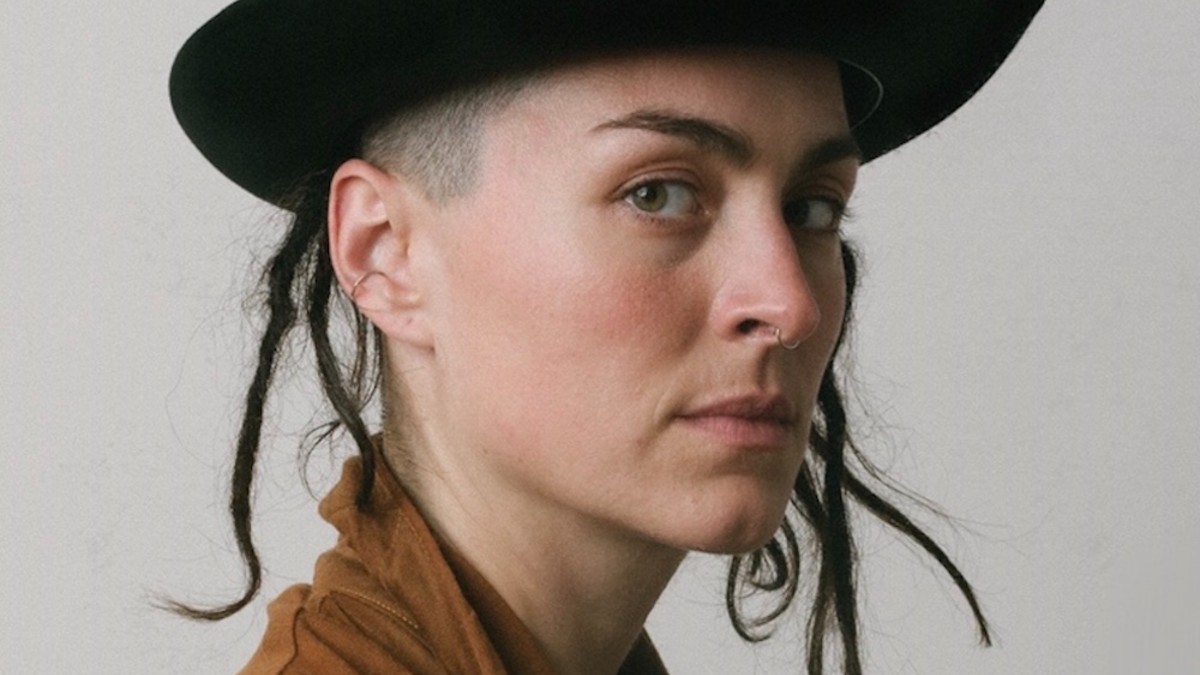 Torii Wolf Examines Emotional Quantum Entanglement With ‘Arrow Of Time ...