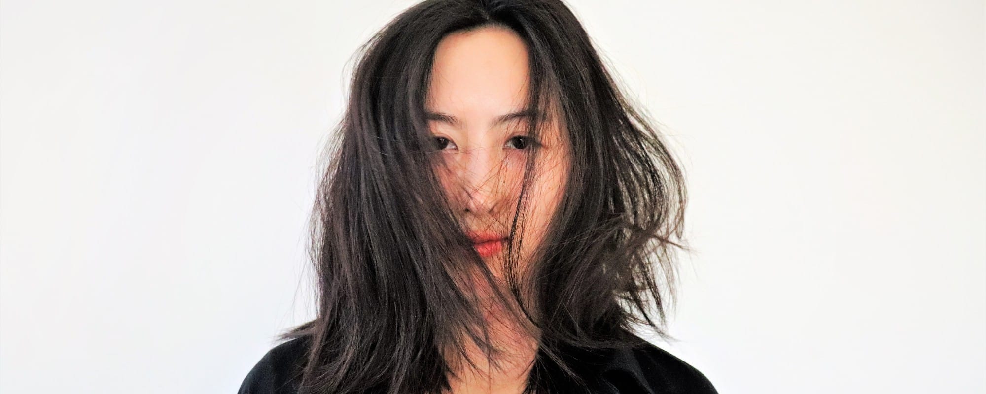 Su Lee Perseveres With Celestial New Song, “Wide Awake”