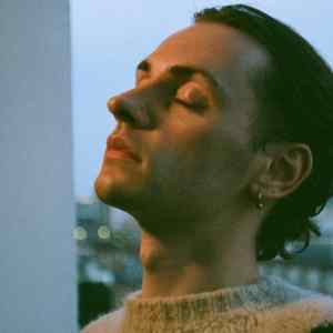 Passenger Funnels Heartbreak Onto New Album, ‘Songs For The Drunk And ...