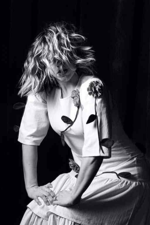 Arcade Fire's Sarah Neufeld Explores Every Movement Around "With Love ...