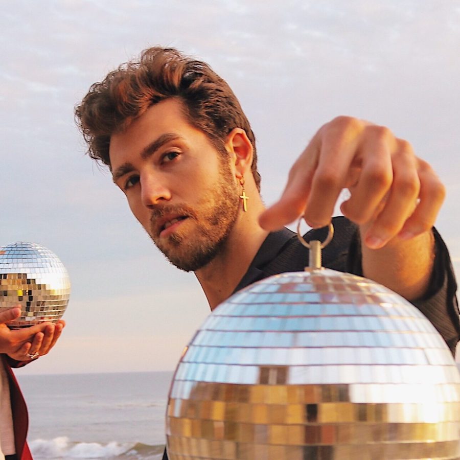 Willie Jones Knows That The Time is 'Right Now' - American Songwriter