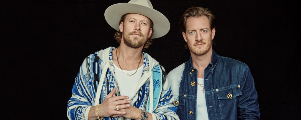 The Meaning Behind the Song Lyrics: “Pontoon” by Little Big Town