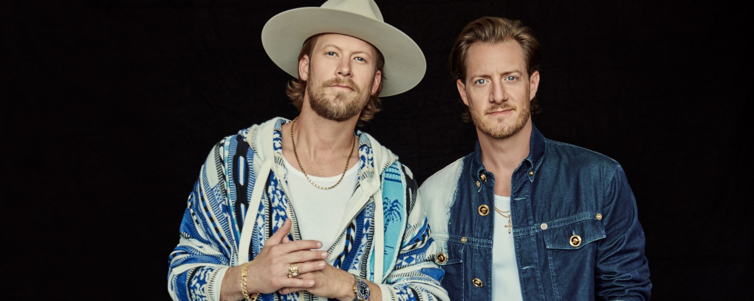 The Meaning Behind the Song Lyrics: “Pontoon” by Little Big Town