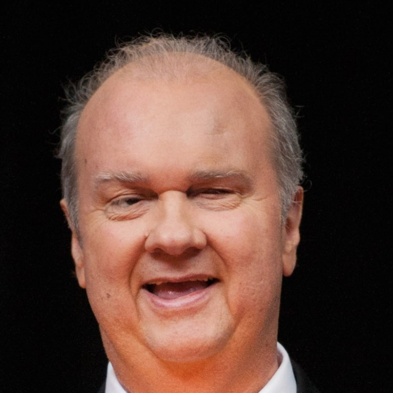 Cher Sings 'Golden Girls' Theme Song, Honoring the Late Betty White on ...