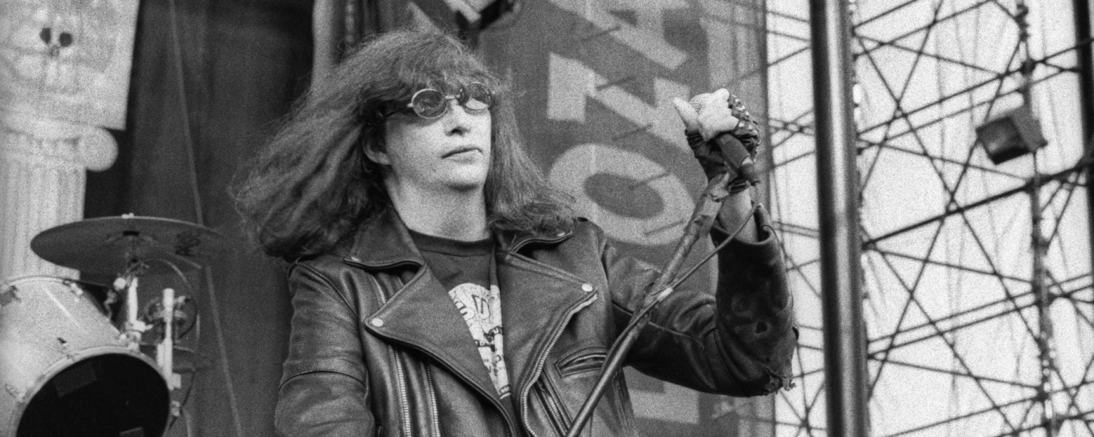 Watch Joey Ramone’s Brother Pay Musical Tribute to the Late Ramones ...