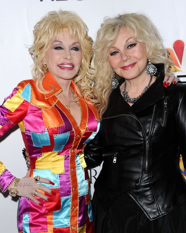 Get to Know Dolly Parton's Family (All 11 Siblings)