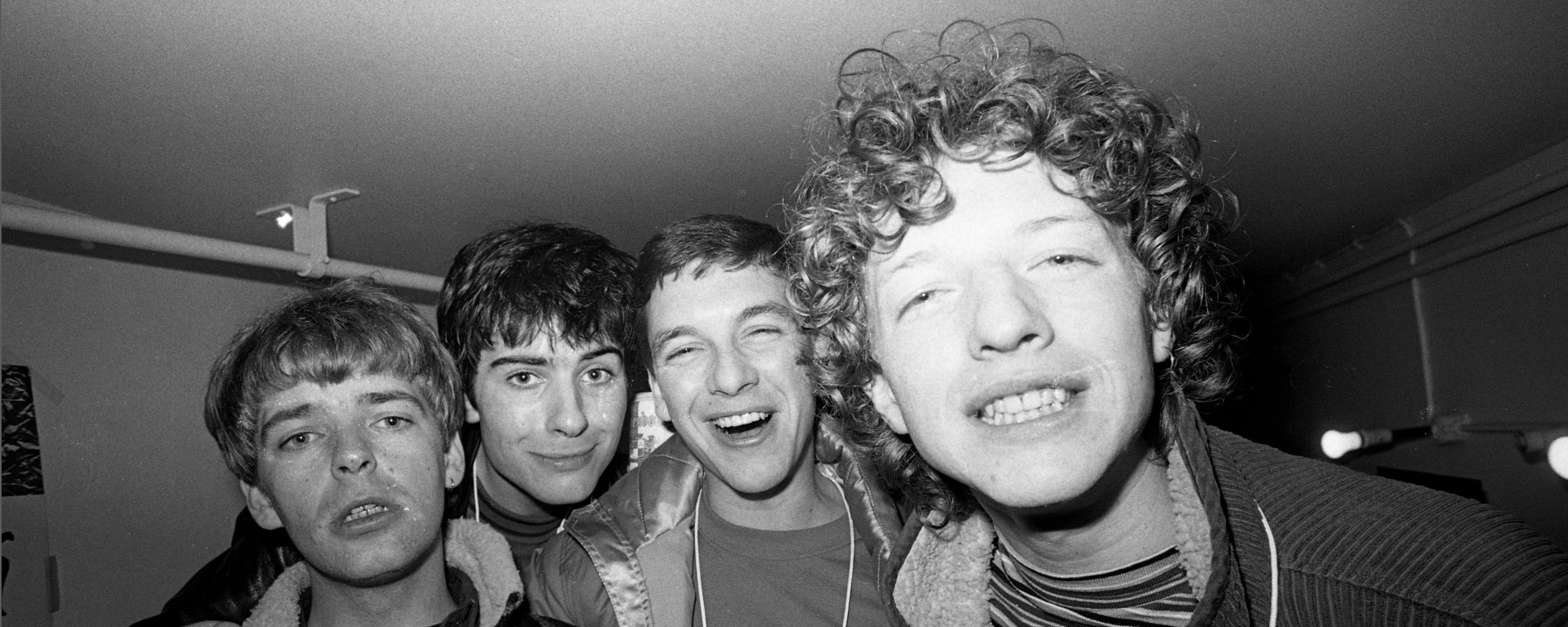 The 9 Best Grunge Singers - American Songwriter