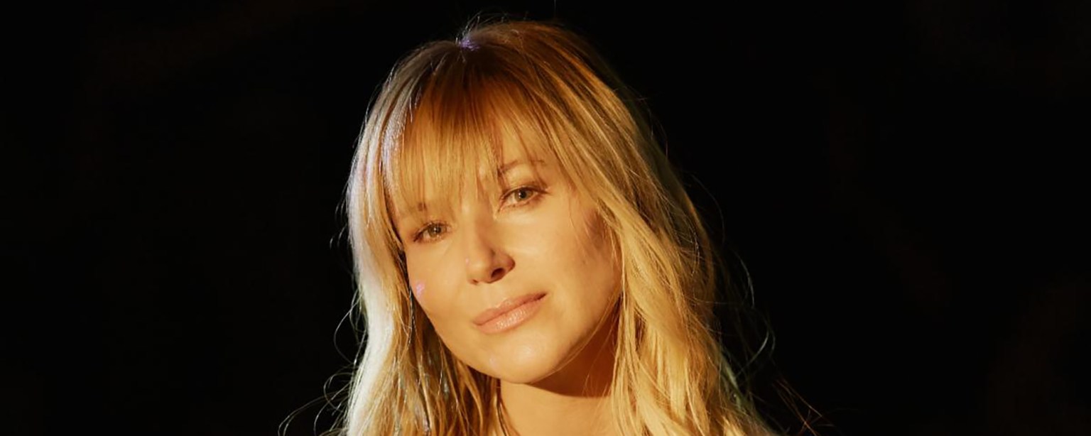 Jewel on How Her “Hillbilly” Upbringing in Alaska Inspired Her Music ...