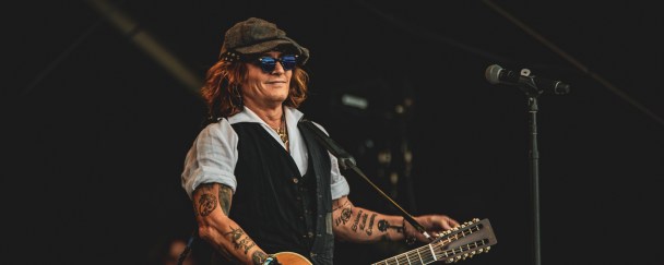 Kirk Hammett, Billy F. Gibbons, and Johnny Depp Perform Together at ...