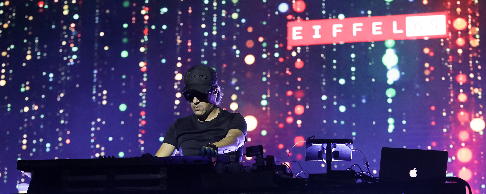 The 6 Best Female Rock Bands of the 1960s - American Songwriter