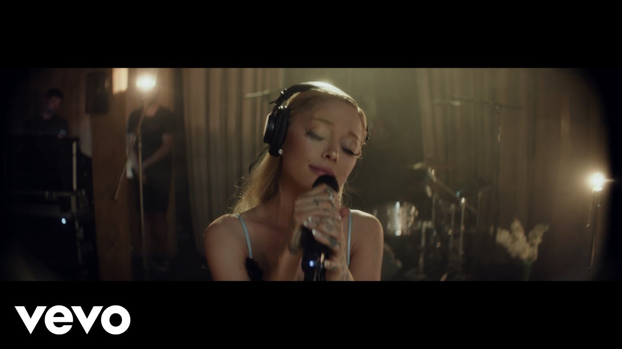 Watch: Ariana Grande Shares Live Performance of “Honeymoon Avenue ...