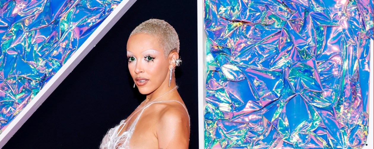 Doja Cat’s “Paint The Town Red” Earns Second Week at No. 1 | 100.9 The ...