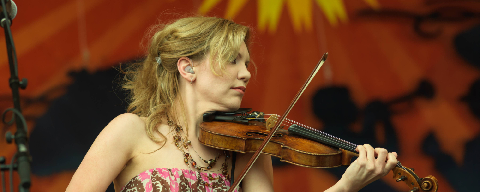 5 Female Fiddle Players Breaking Barriers - American Songwriter