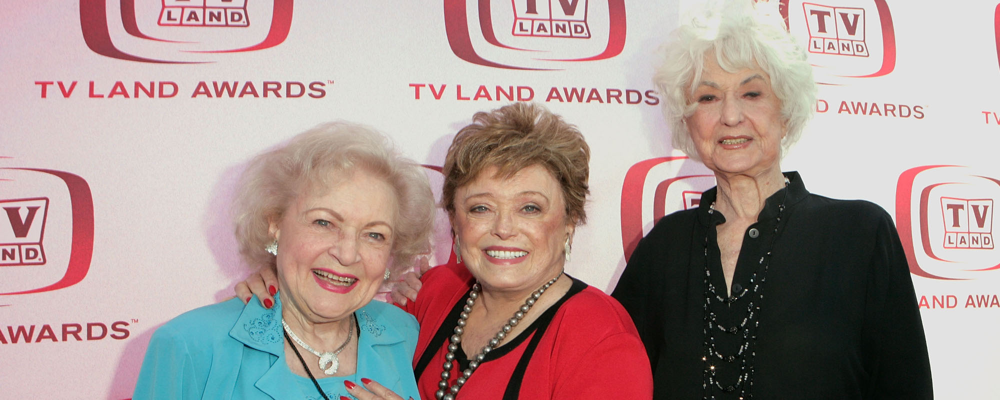 5 Catchiest Sitcom Theme Songs That Still Make You Hum Along | 100.9 ...