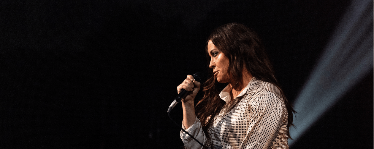 Alanis Morissette Announces Triple Moon Tour 2024: Joan Jett, Morgan ...