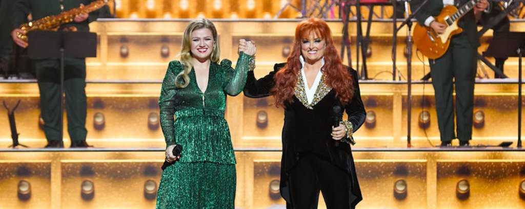 The Gloomy Story Behind Lola the Showgirl in Barry Manilow's 1978 Hit "Copacabana"