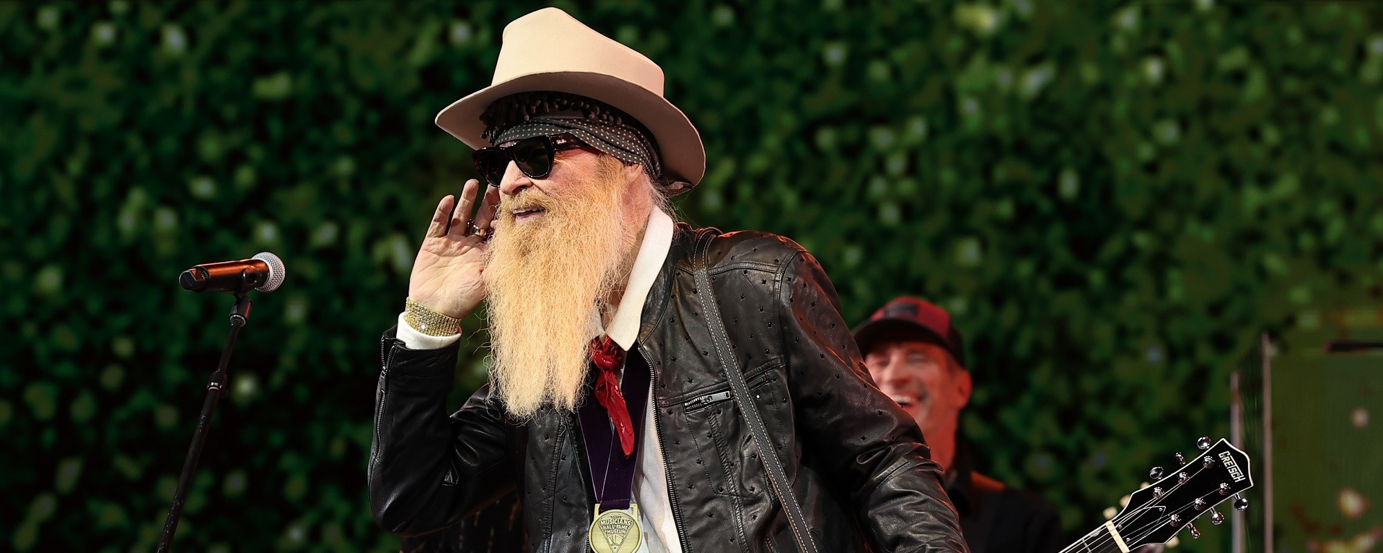 Watch ZZ Top's Elwood Francis Play 17-String Bass for "Got Me Under ...