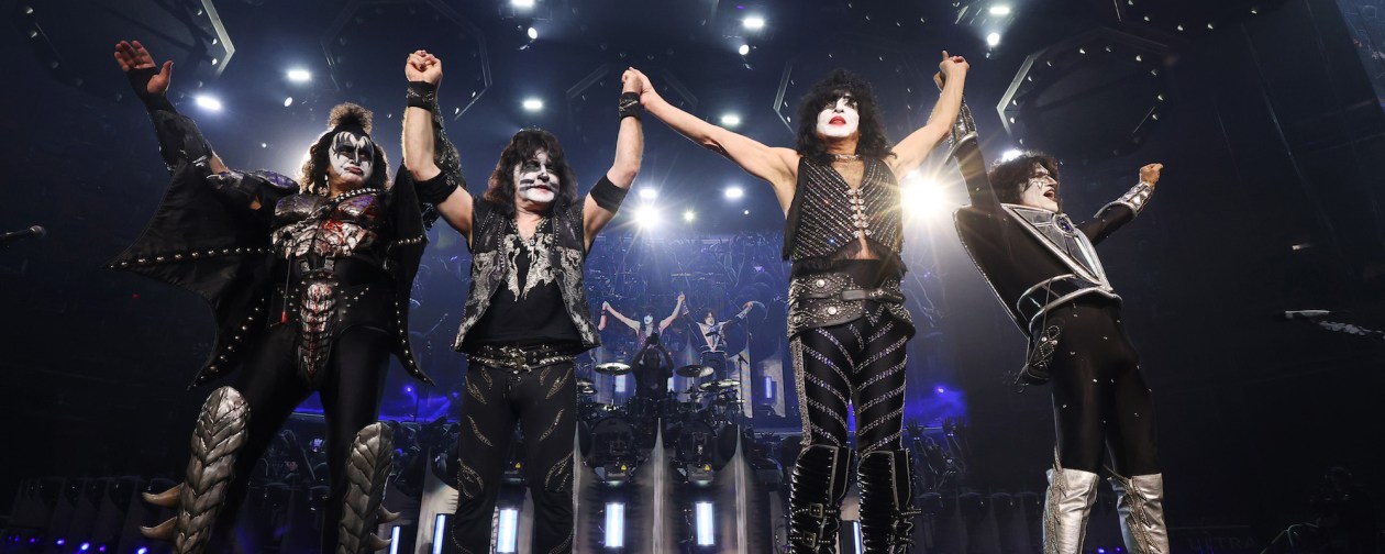 Michael McDermott Premieres In-Your-Face Title Track “What in the World”