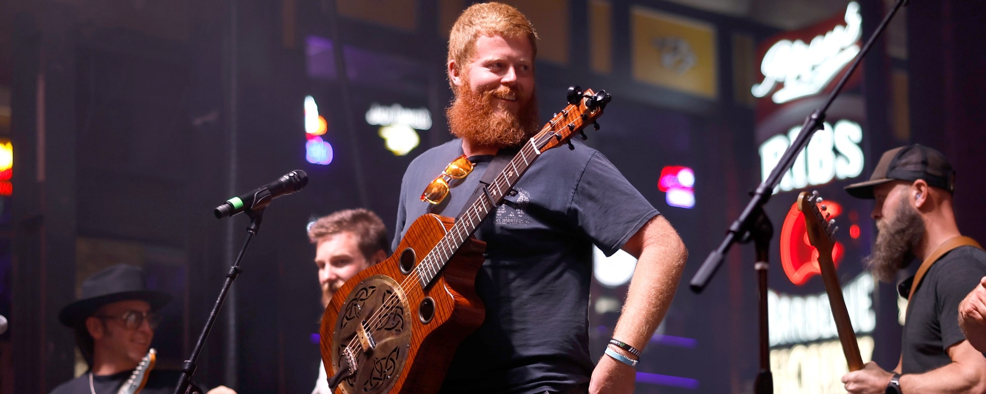 Oliver Anthony Signs Historic Deal After Bidding War - American Songwriter