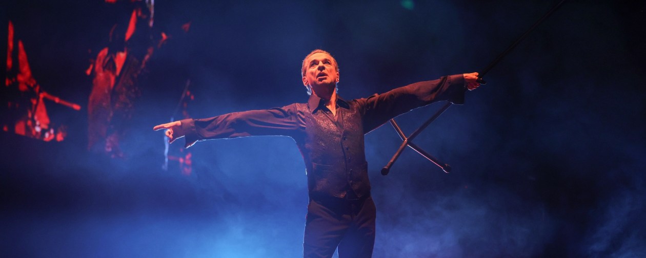 Behind the Song Lyrics: “Just A Girl,” No Doubt - American Songwriter