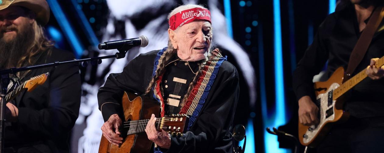 Willie Nelson announces new book on top of latest album release ...