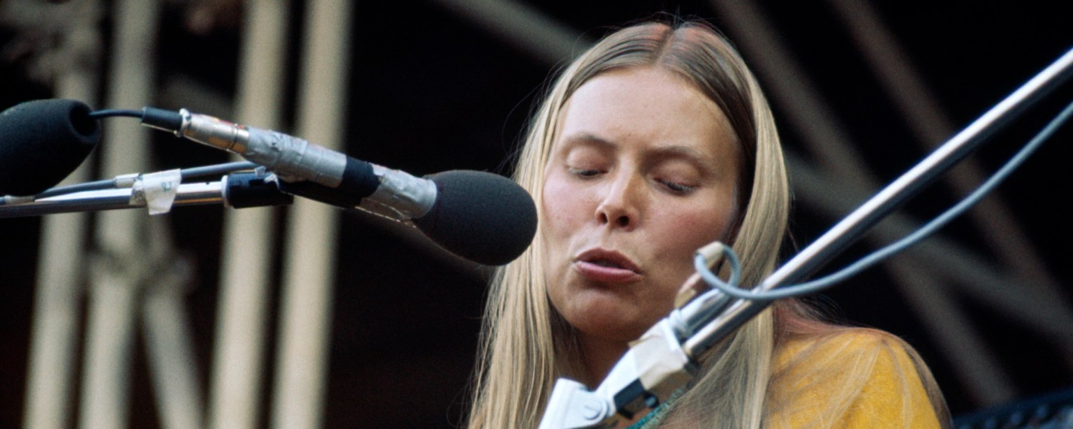 “That’s My Cross to Bear”: Joni Mitchell Offers Blunt Perspective of Her Career and Fame in 1986 ...