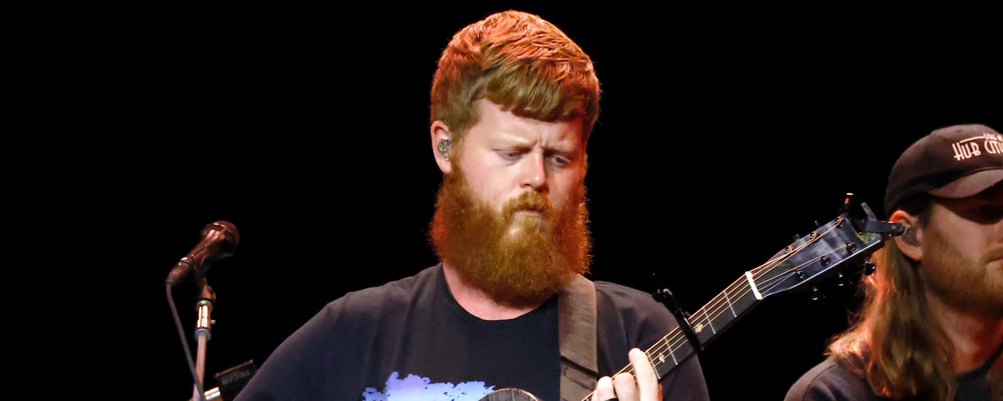 Oliver Anthony Signs Historic Deal After Bidding War - American Songwriter