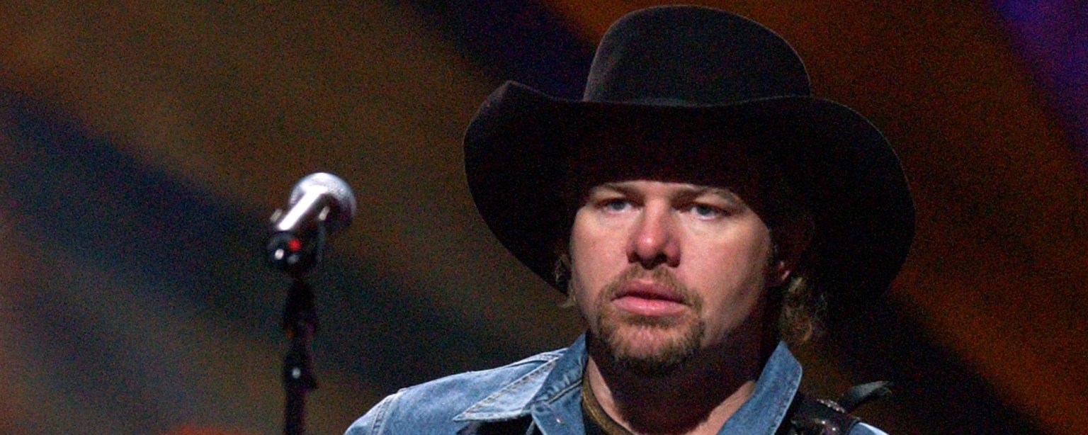 The Meaning Behind Toby Keith's Solemn Ballad "Don't Let the Old Man In ...