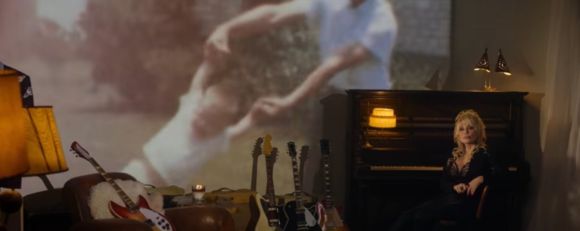 Watch Kelly Clarkson and Lainey Wilson Team Up for a Special Rendition ...