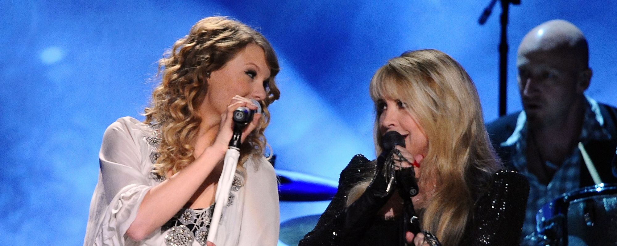 Watch Joni Mitchell Get Standing Ovation With Tear-Jerking GRAMMY Debut Performance of “Both ...