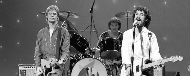 The Story and Meaning Behind "Kiss on My List," the No. 1 Smash Hall ...