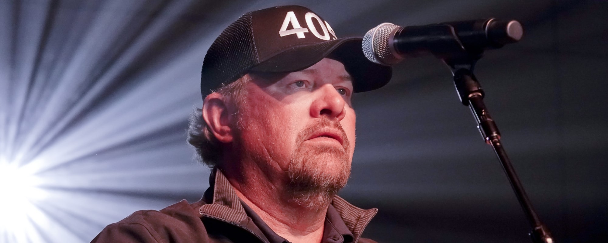 The Meaning Behind Toby Keith's Solemn Ballad "Don't Let the Old Man In ...