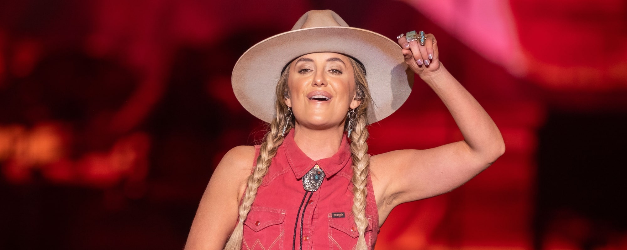 Lainey Wilson Continues Her Story With New "4x4xU" Music Video - American Songwriter