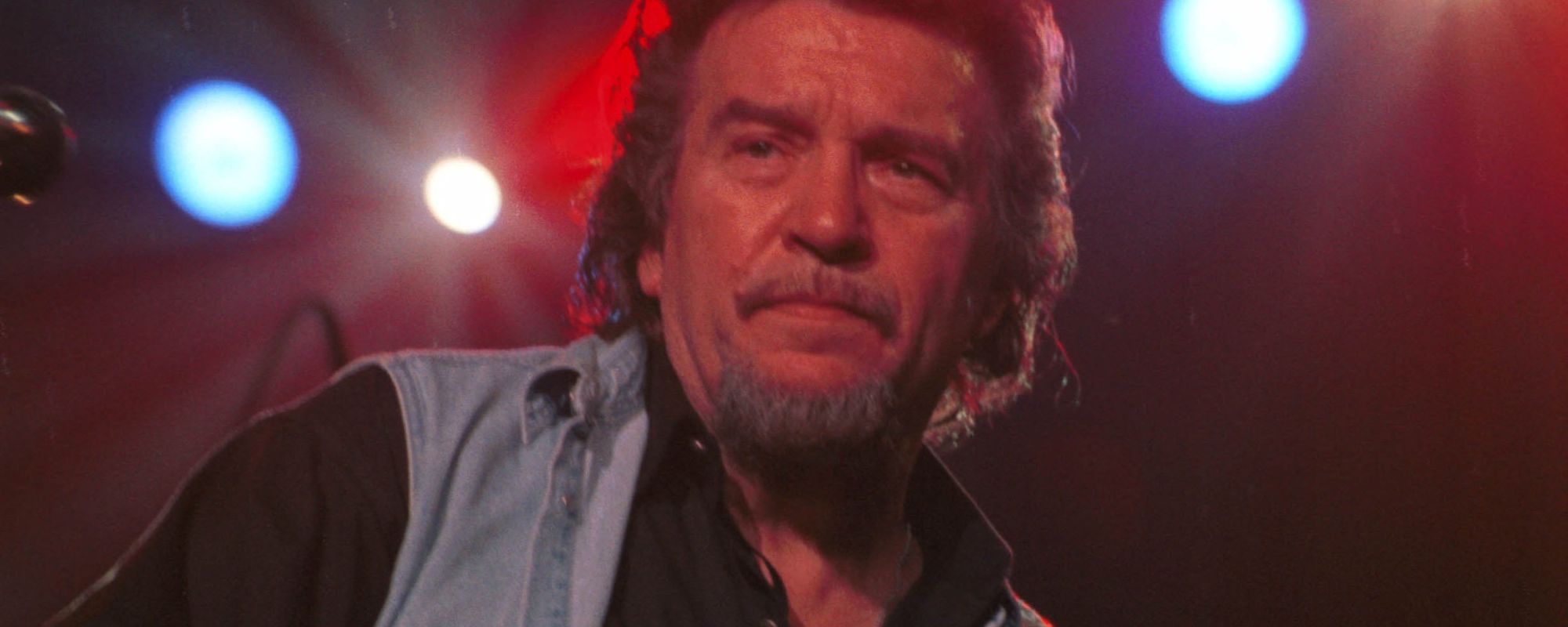 “Axl’s Sleeping”: Remember the Chaotic Lead-up to Axl Rose’s Jaw ...