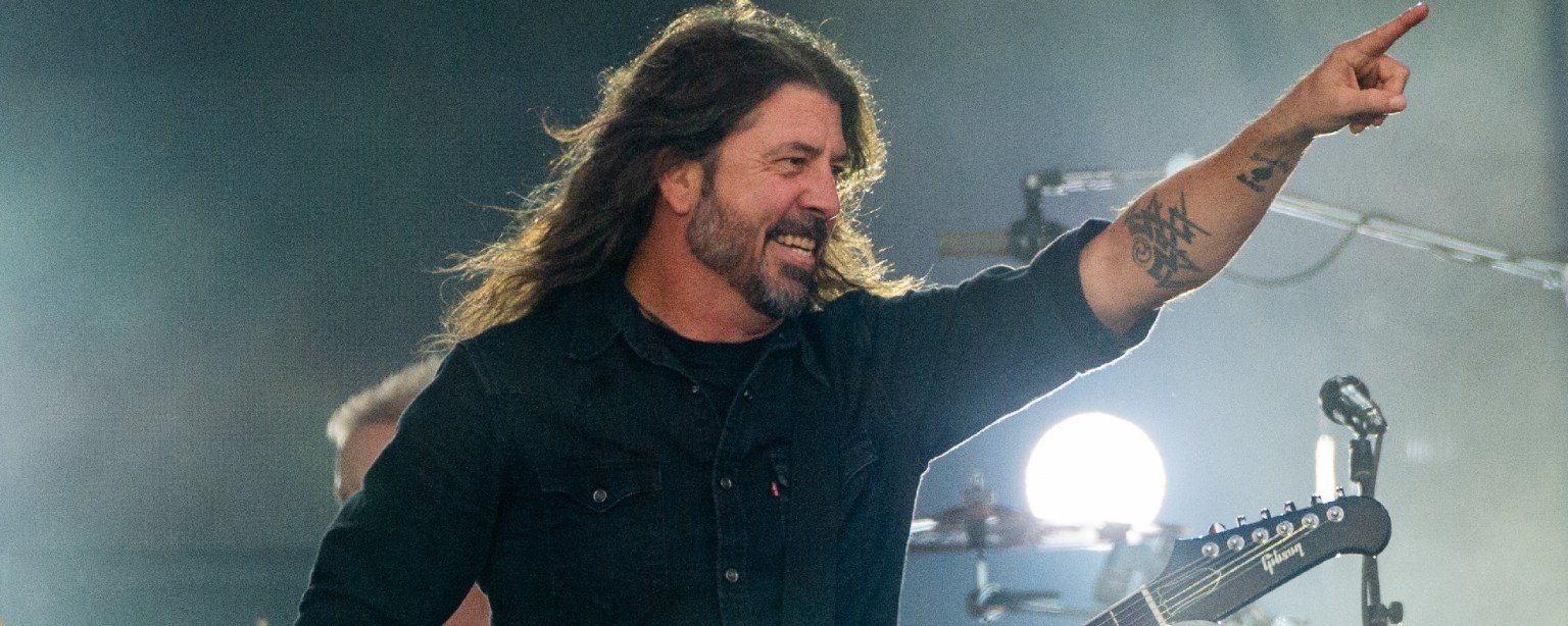 Dave Grohl and Daughter Violet Perform "Heart Shaped Box"