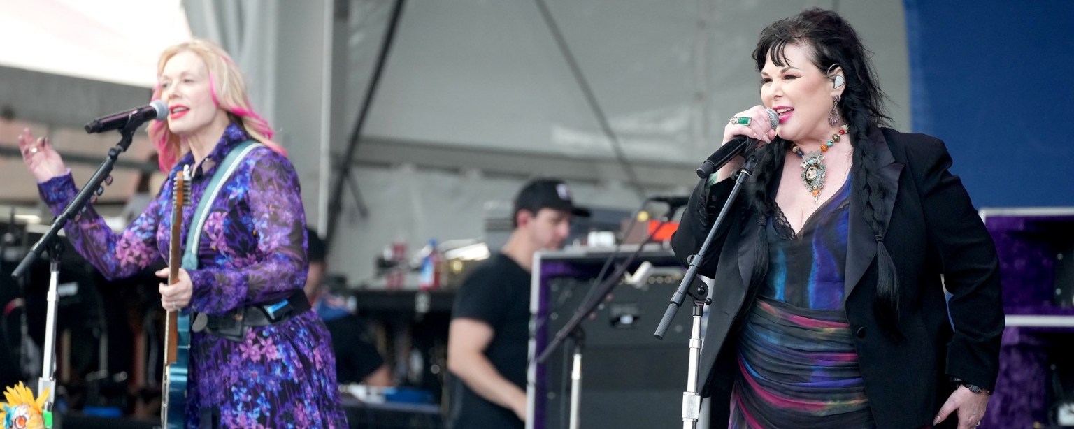 Watch: Nancy Wilson and Ann Wilson Perform Together for First Time ...