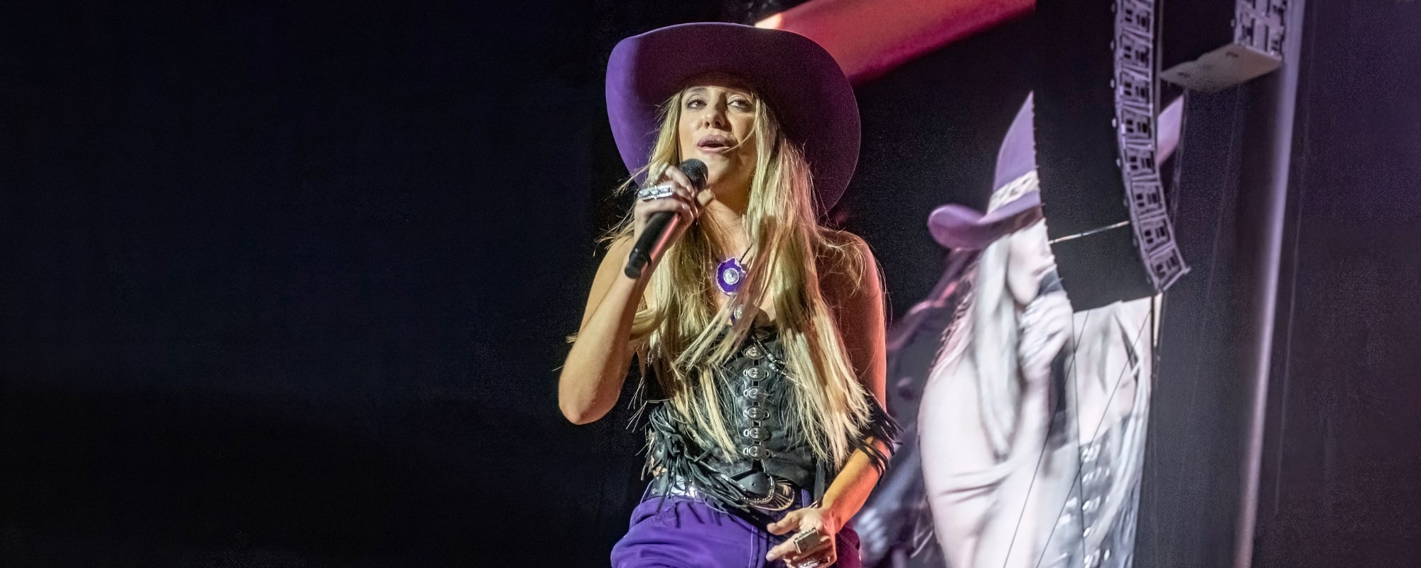 Lainey Wilson Continues Her Story With New "4x4xU" Music Video - American Songwriter