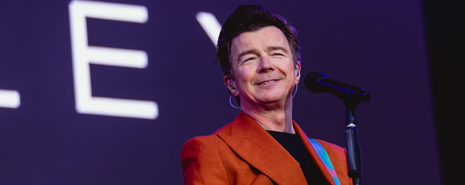 Rick Astley Breaks Down in Tears Onstage, Opens up on Past Trauma and ...