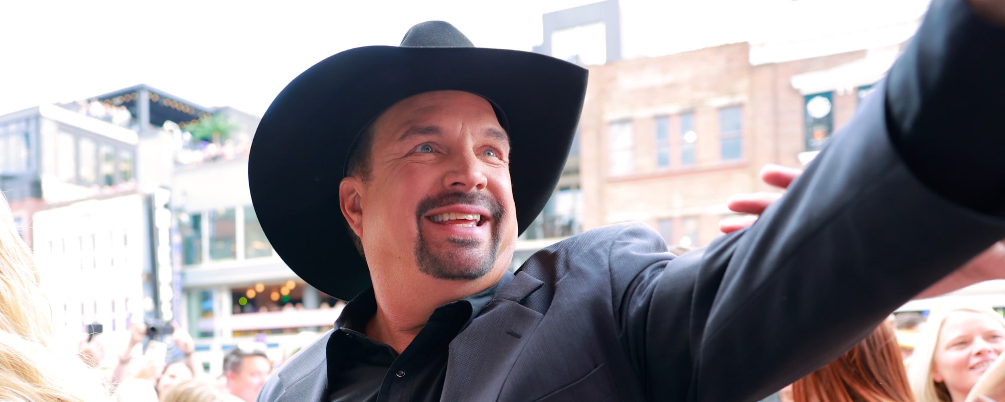 Garth Brooks Withdraws From CMA Entertainer of the Year Nomination ...